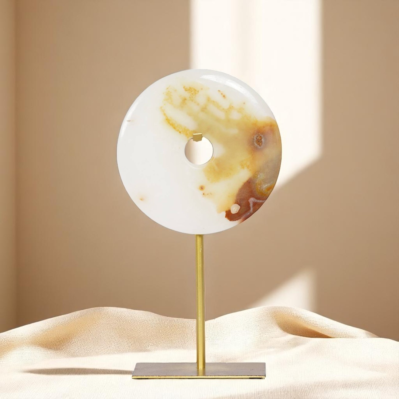 White marble disc – Barnes & Fadden